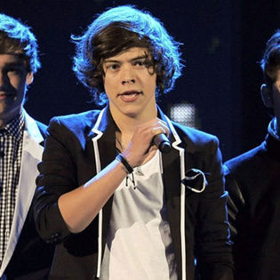 One Direction Singing Facebook Cover - Celebrity